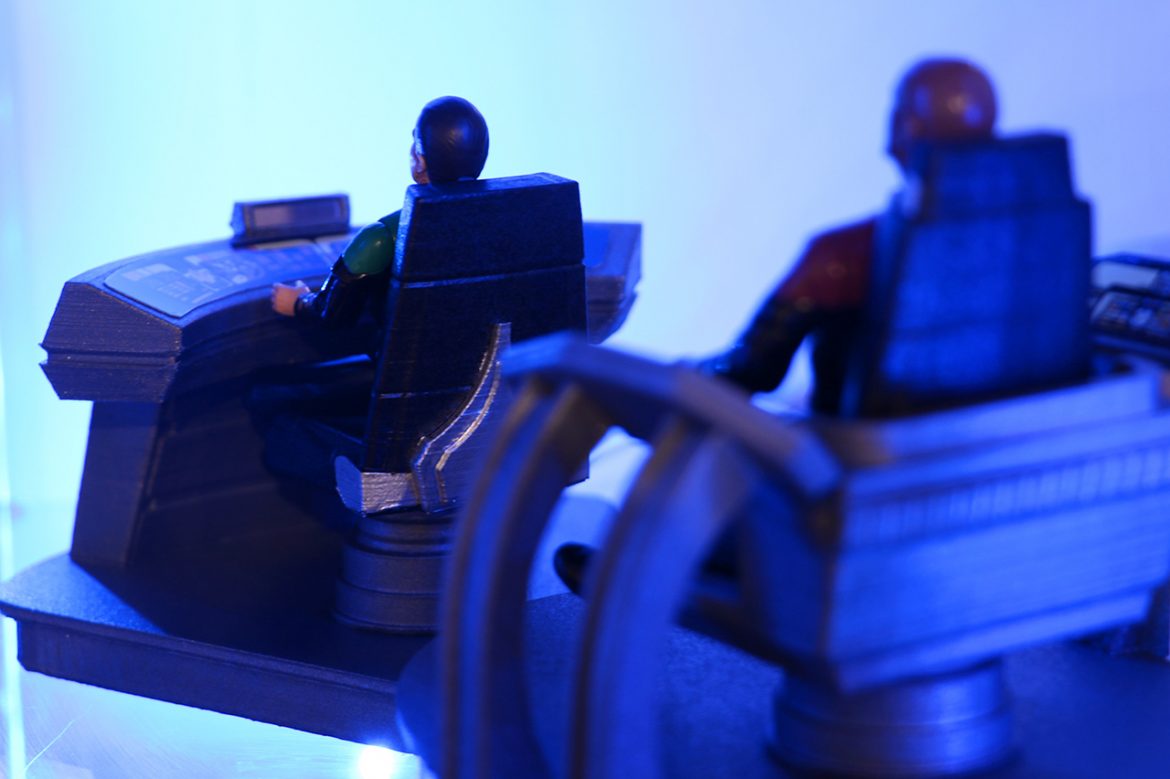 Star Trek: 3D-Printed USS Defiant Command Chair & Helm Console - Nerd ...