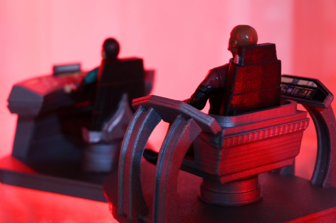 Star Trek: 3D-Printed USS Defiant Command Chair & Helm Console - Nerd ...